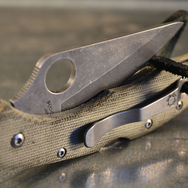 Spyderco Delica custom scales „Dr. Jones“ | Custom.Scale.Division